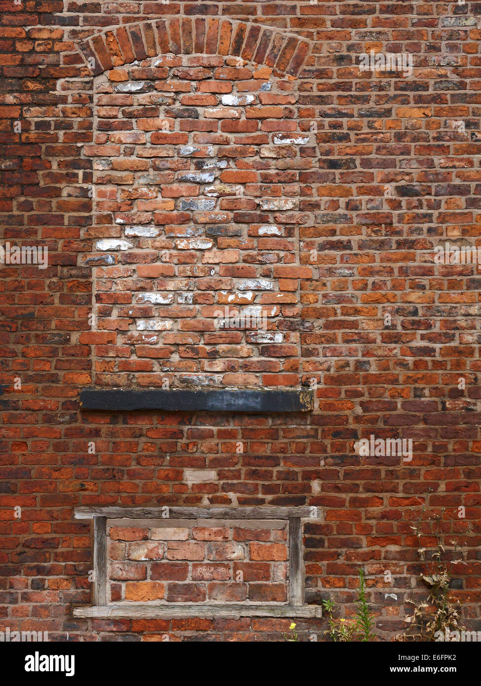 Bricked up windows hi-res stock photography and images - Alamy