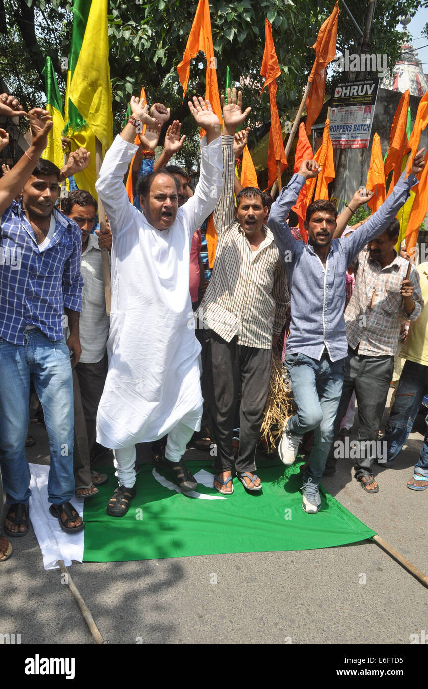 India. 21st Aug, 2014. Activists of the Indian Right wing Hindu ...