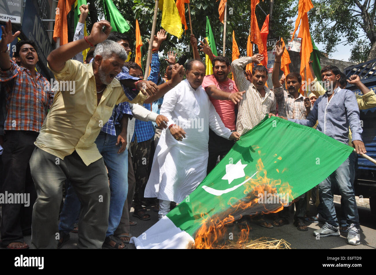 India. 21st Aug, 2014. Activists of the Indian Right wing Hindu ...