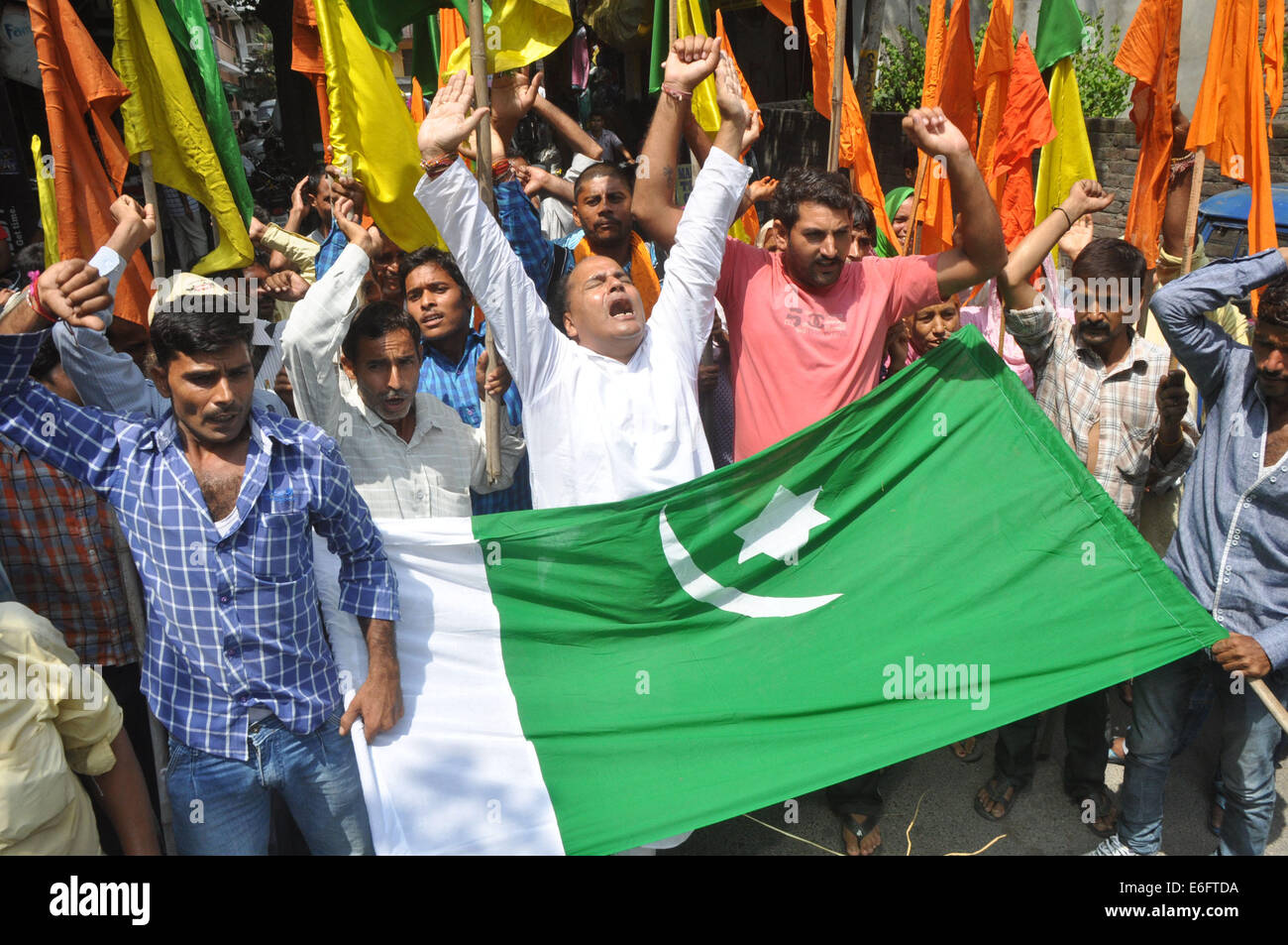 India. 21st Aug, 2014. Activists of the Indian Right wing Hindu ...