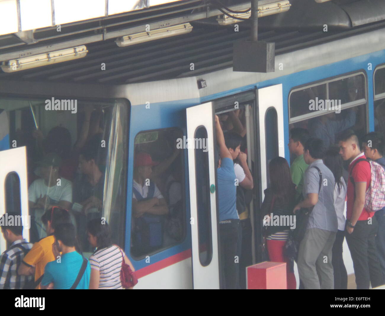 Quezon City, Philippines. 22nd Aug, 2014. MRT passengers in North ...