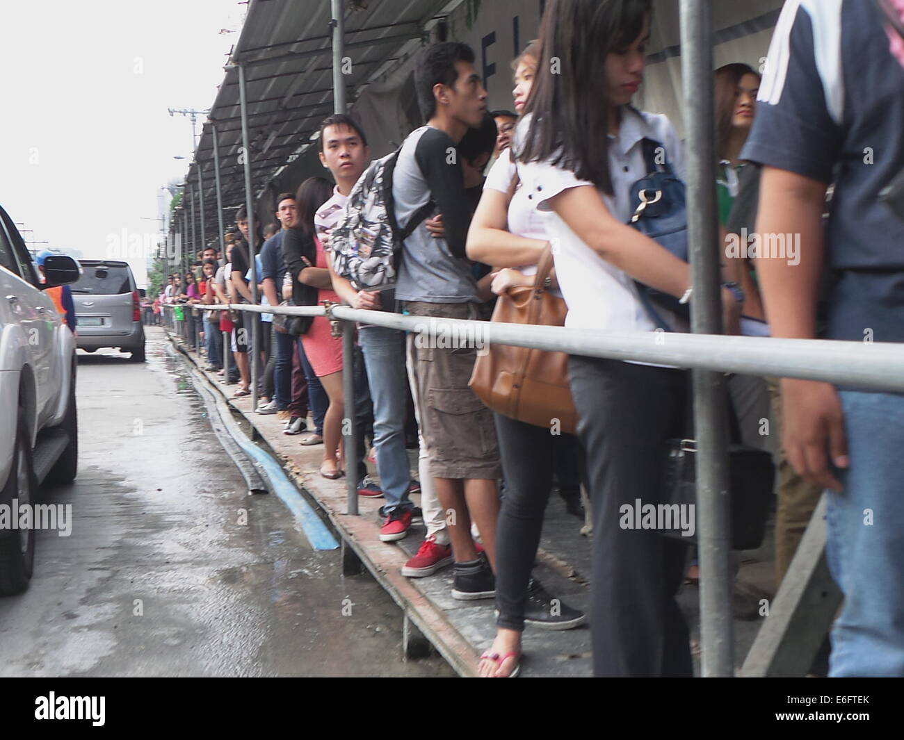 Quezon City, Philippines. 22nd Aug, 2014. MRT passengers in North ...