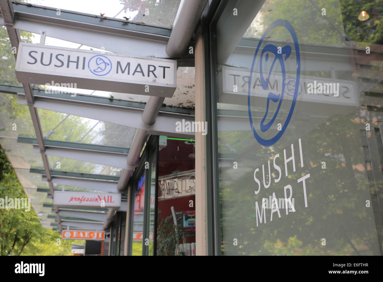 Restaurant sushi not roll not tokyo hi-res stock photography and images ...