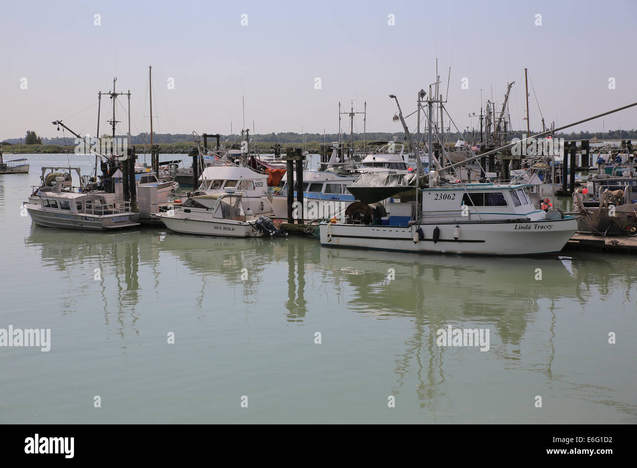 Boats at dock hi-res stock photography and images - Alamy