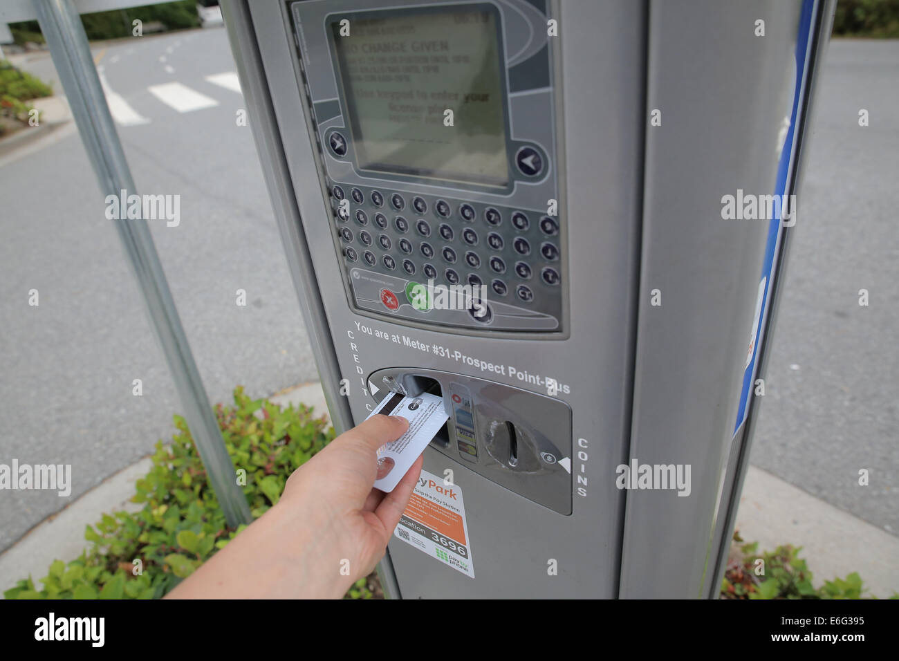 Paying at the meter hi-res stock photography and images - Alamy