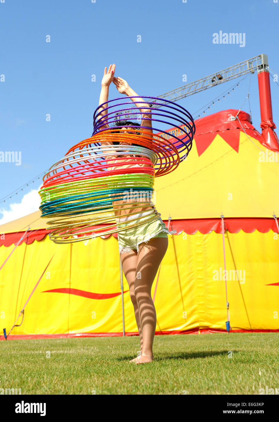 Hula Hoop girl Lisa Sampson from Steyning went to watch Circus ...