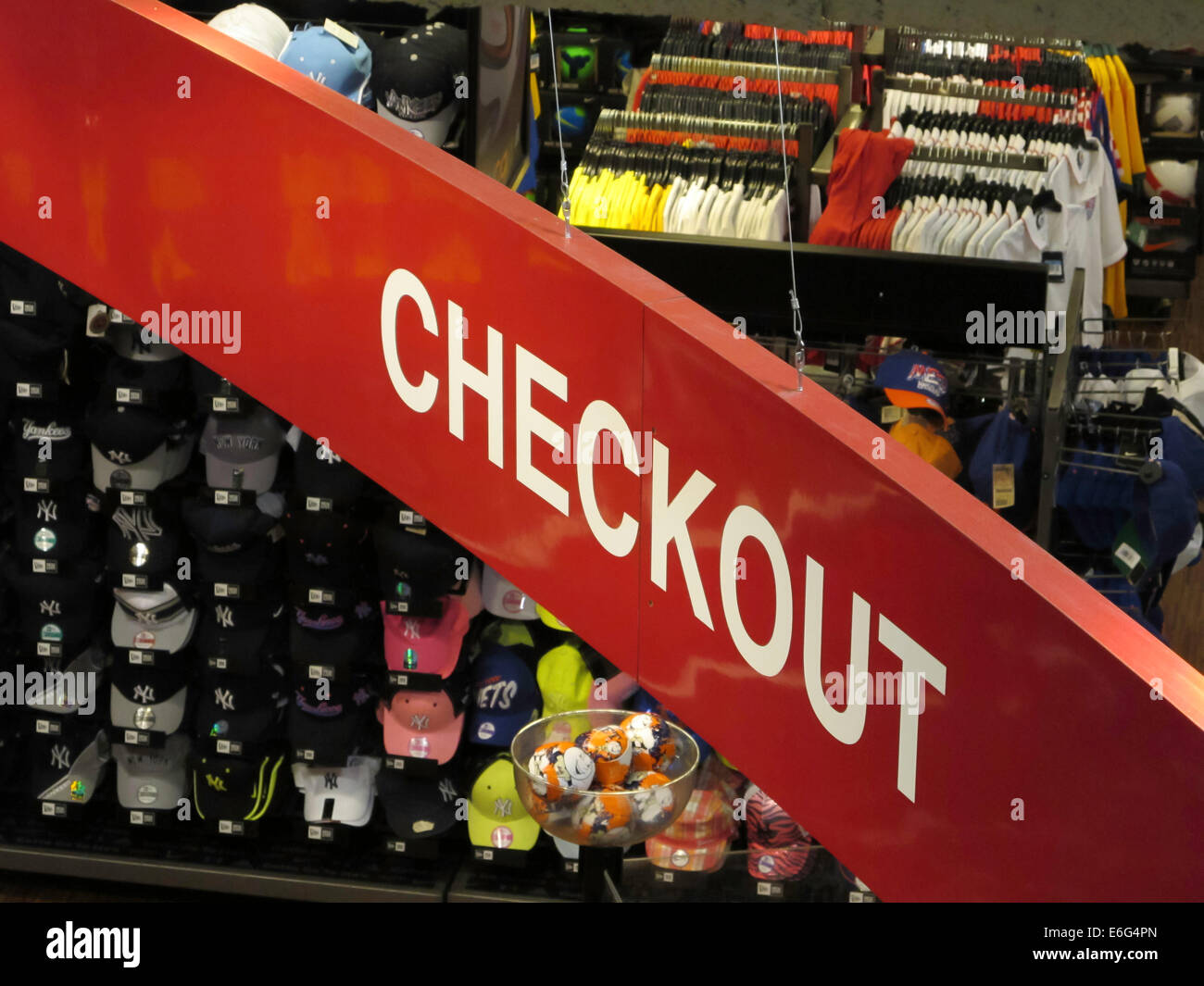 Checkout signage hi-res stock photography and images - Alamy