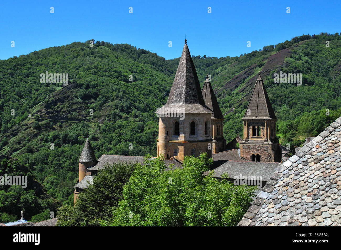 Historic hillside village conques france hi-res stock photography and ...