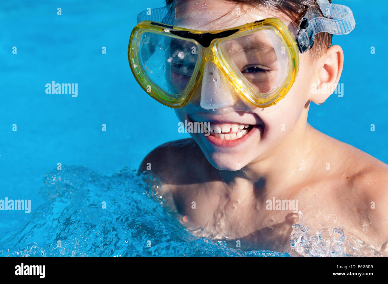 Little kids swimming hi-res stock photography and images - Alamy