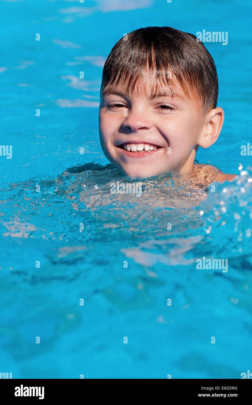 Swimming pool outdoors summer teen hi-res stock photography and images ...