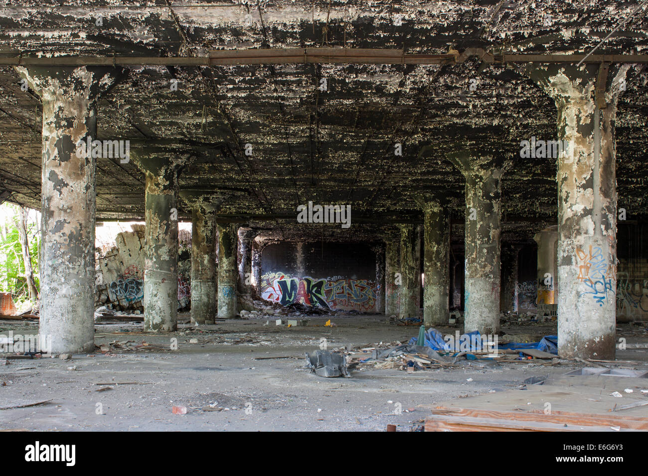 Crumbling column hi-res stock photography and images - Alamy