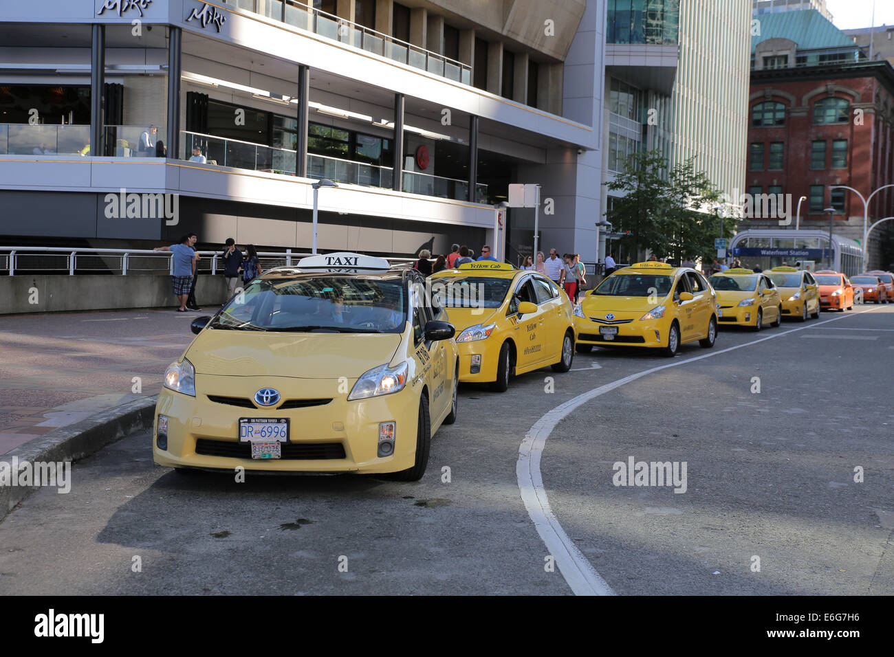 Toyota prius taxi hi-res stock photography and images - Alamy