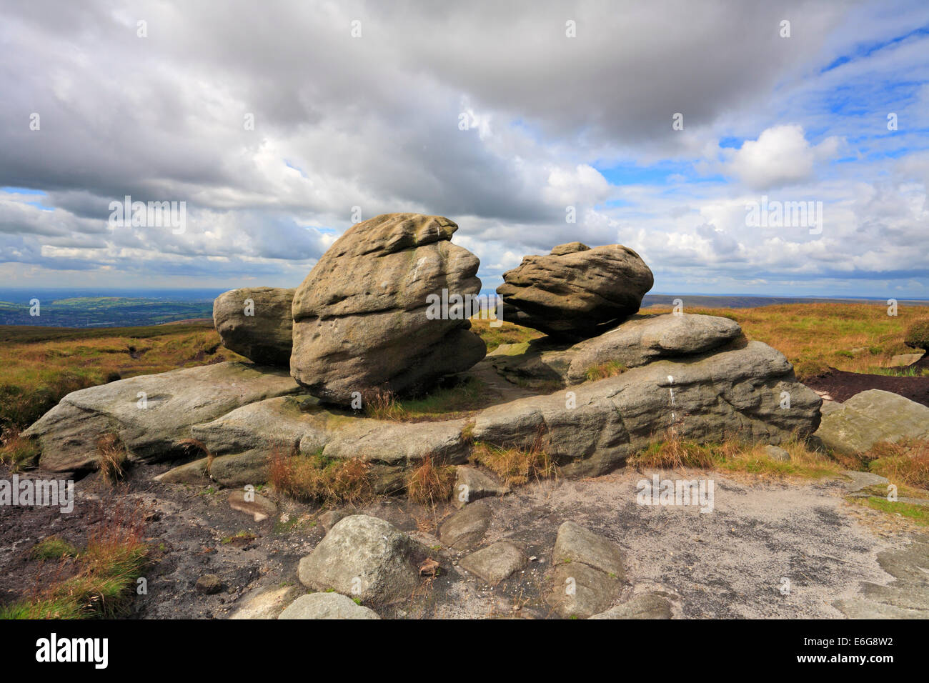 Wain Stones or Kissing Stones rock formations on Bleaklow, Pennine Way ...