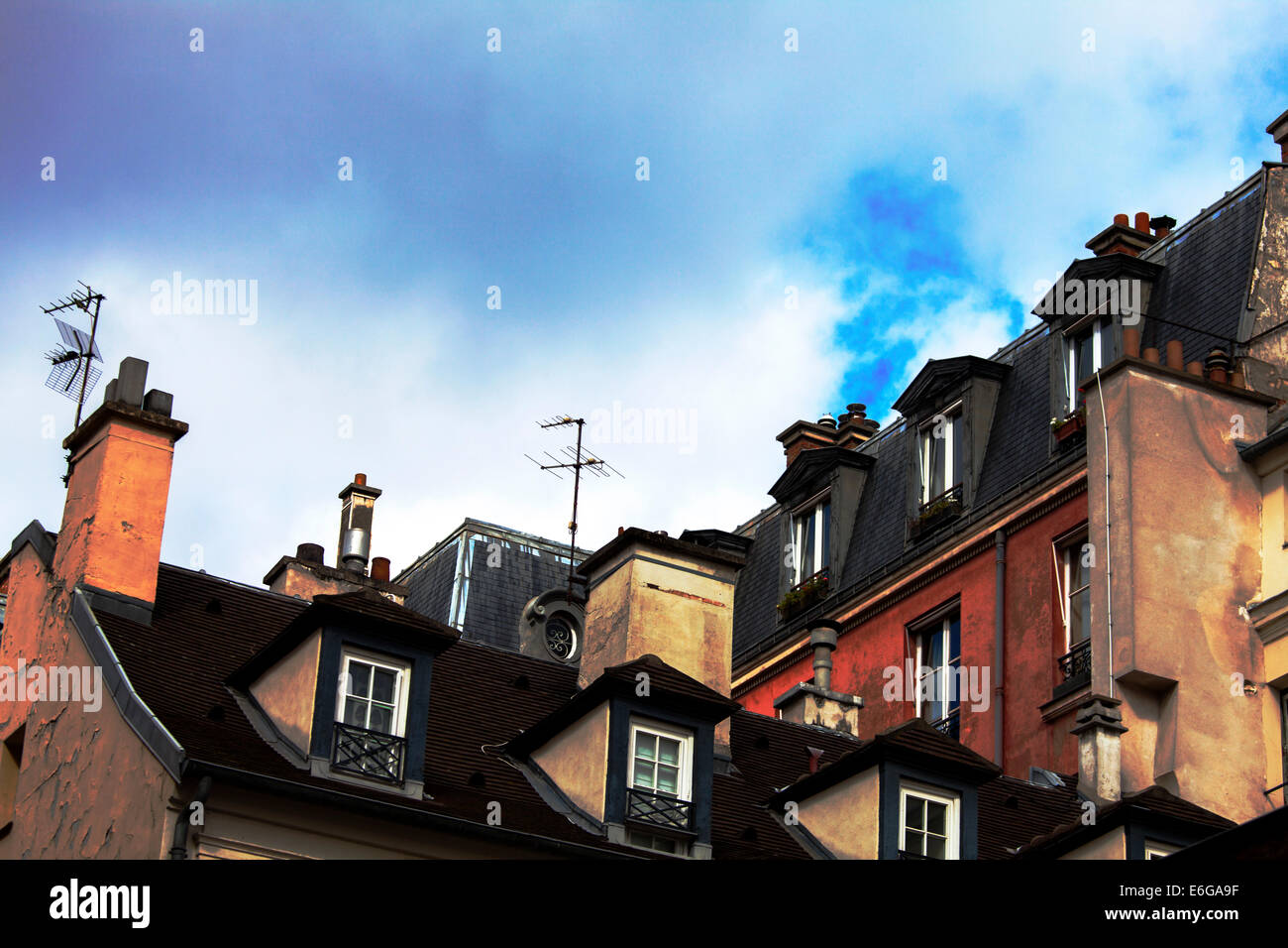 Roof rooftop building paris chimney hi-res stock photography and images ...