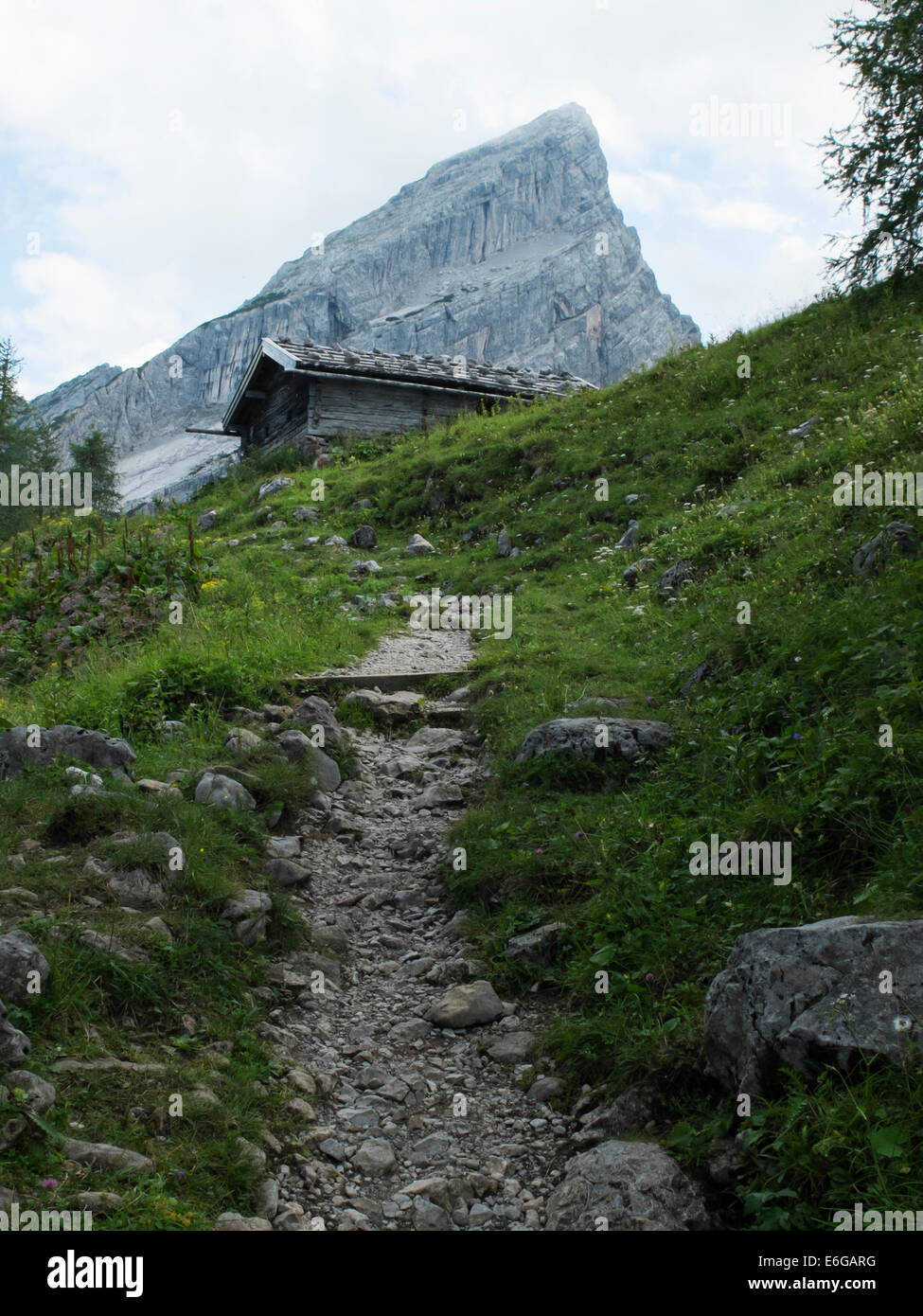 Trail to hut hi-res stock photography and images - Alamy
