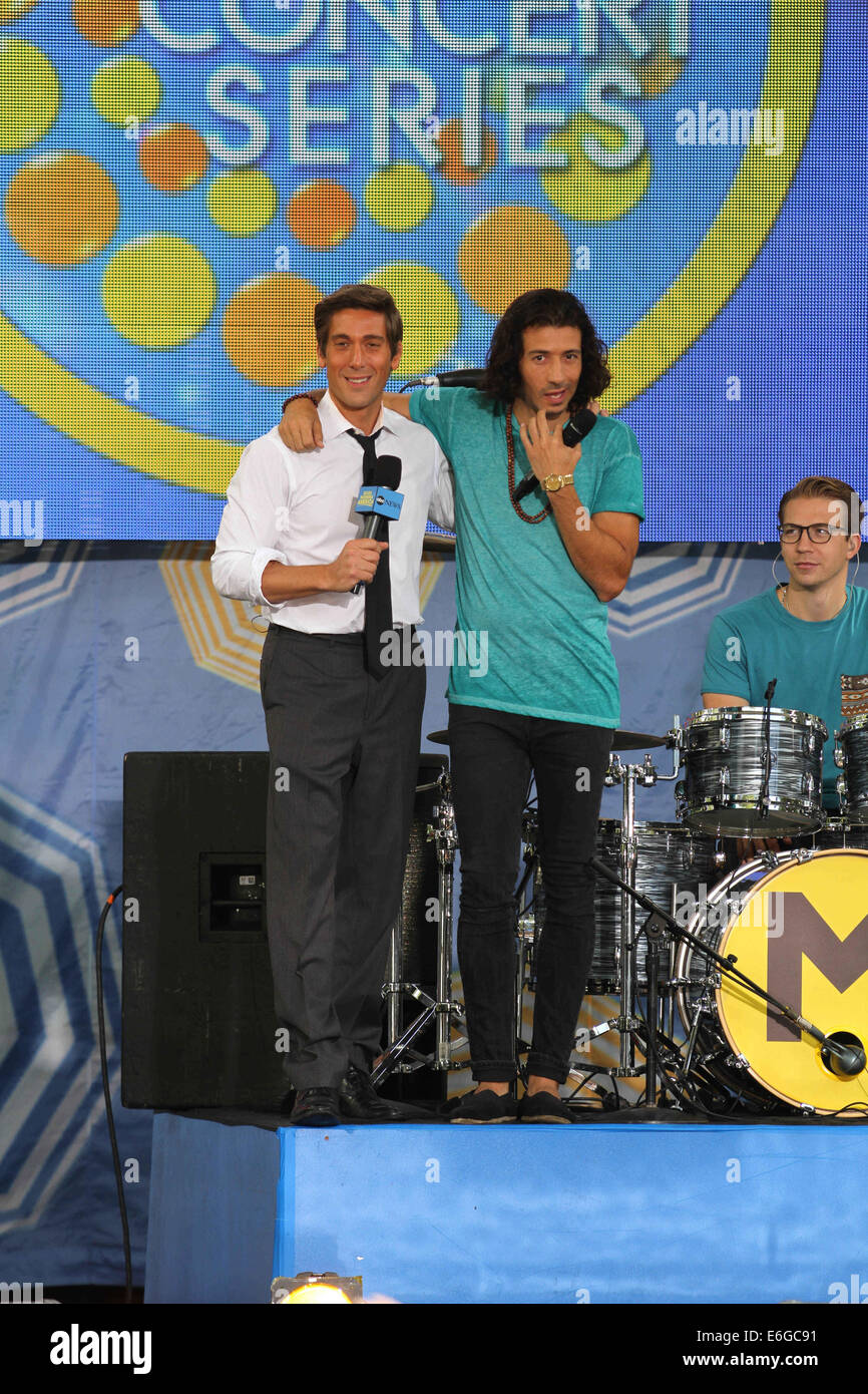 David muir hi-res stock photography and images - Alamy