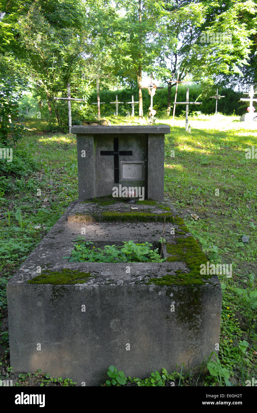 old forgotten grave Stock Photo - Alamy