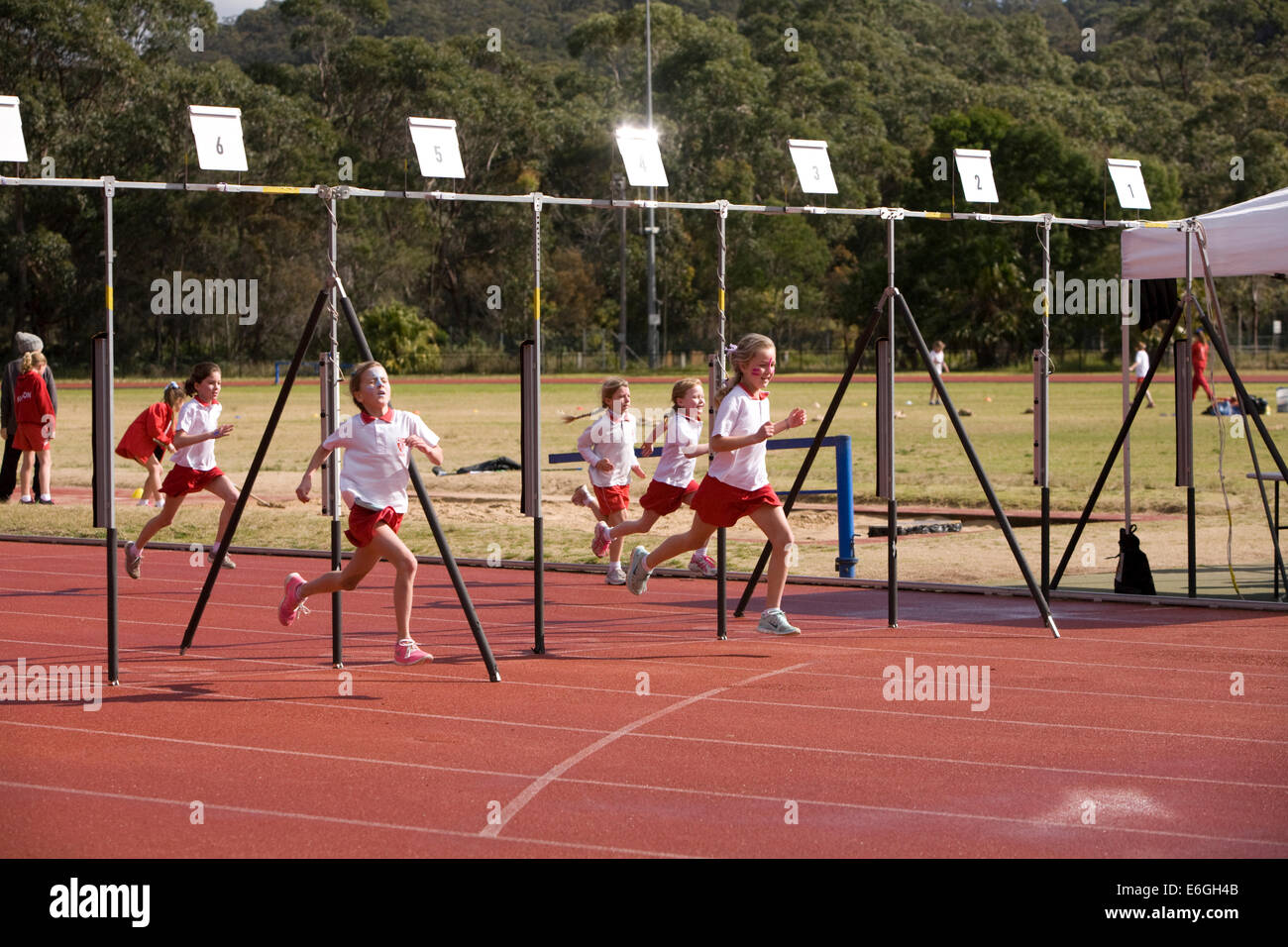 School sports day running hi-res stock photography and images - Alamy
