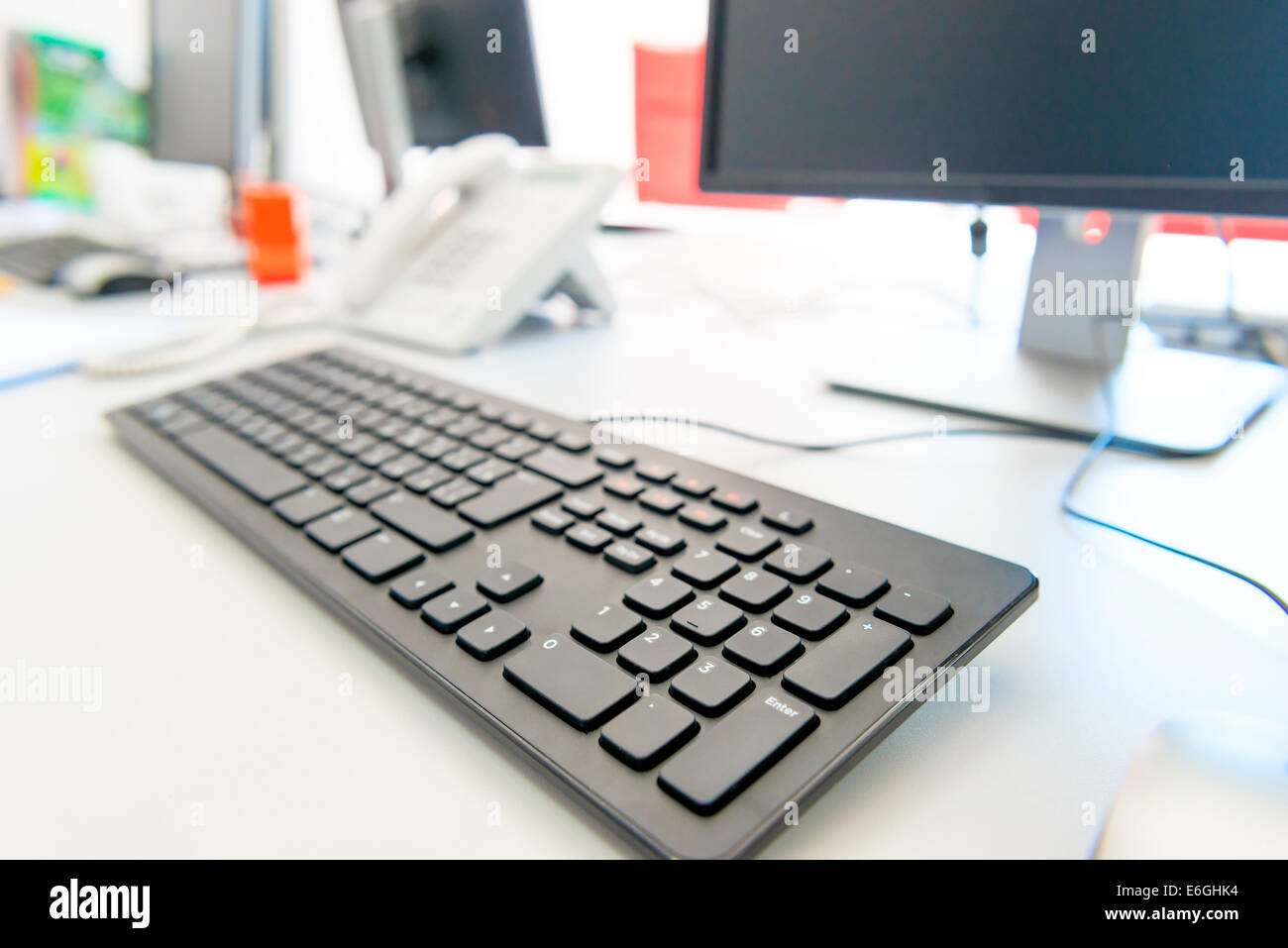 Office desktop computers hi-res stock photography and images - Alamy