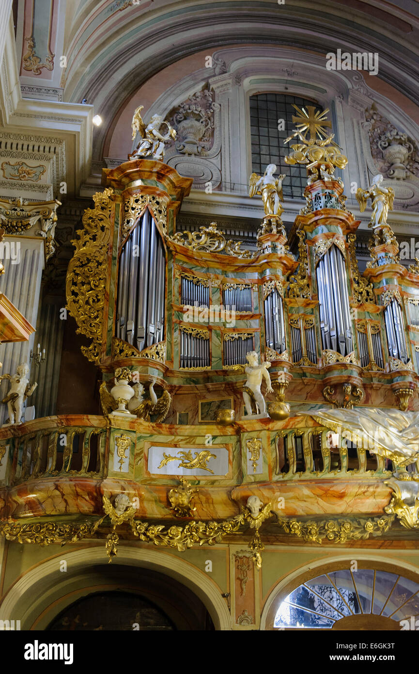 European church music hi-res stock photography and images - Alamy