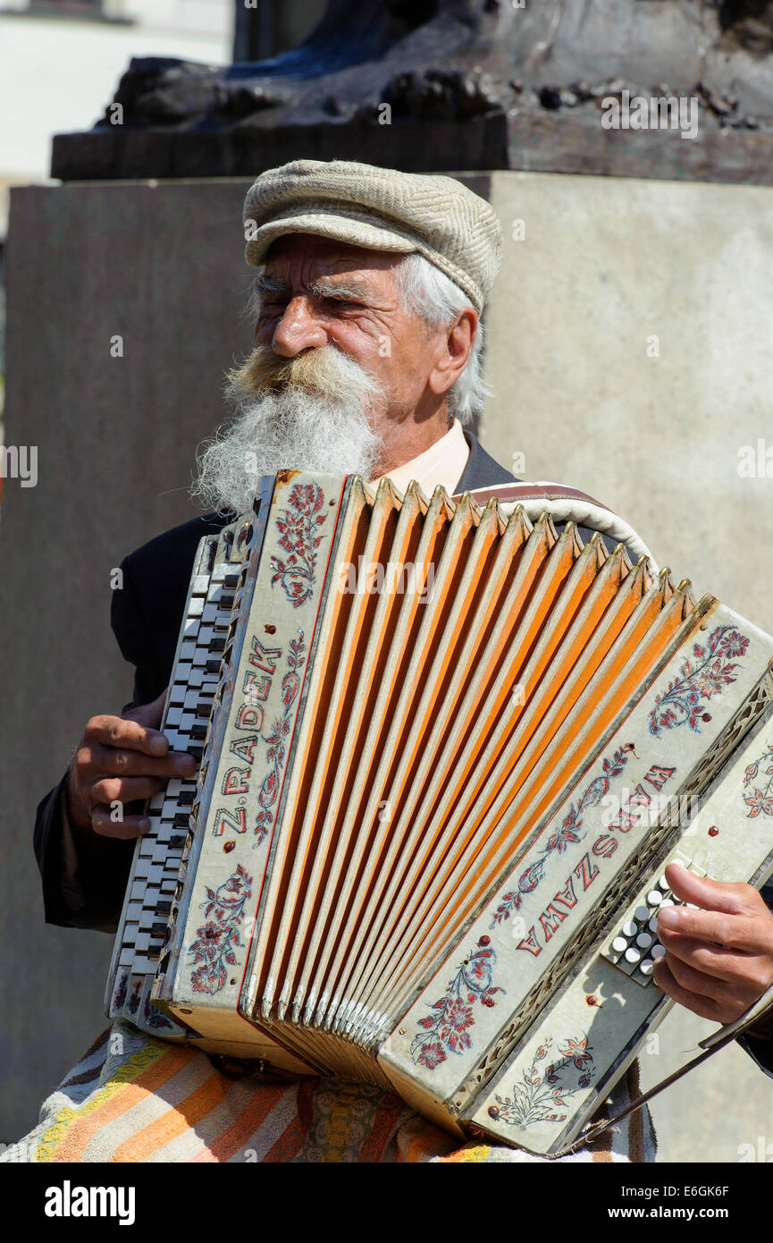 Old musician hi-res stock photography and images - Alamy