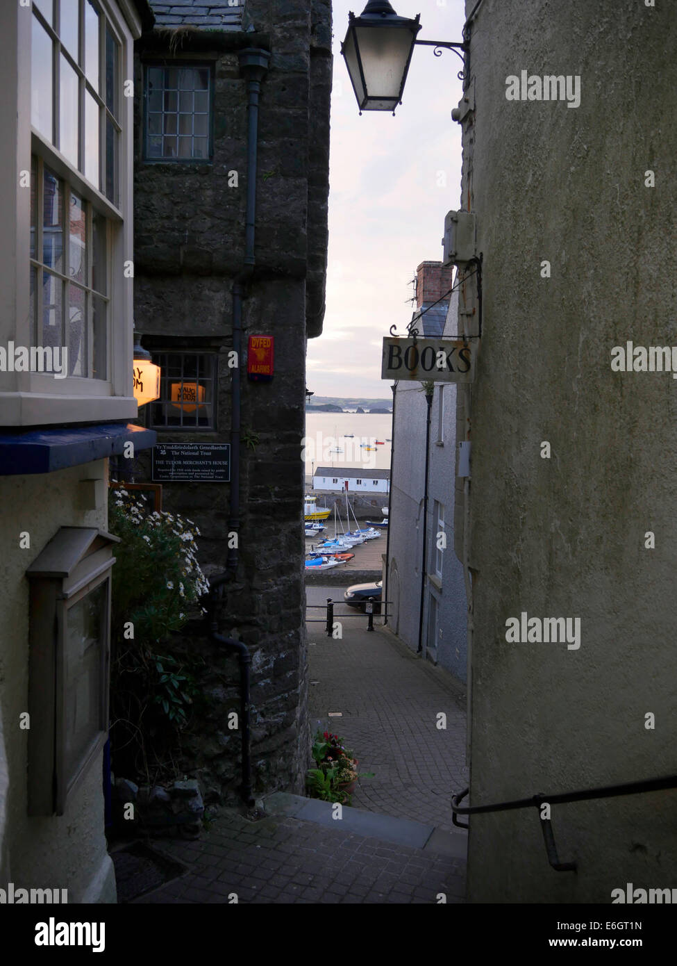 Quay Hill, and Tudor Merchants house, Tenby, Wales Stock Photo - Alamy