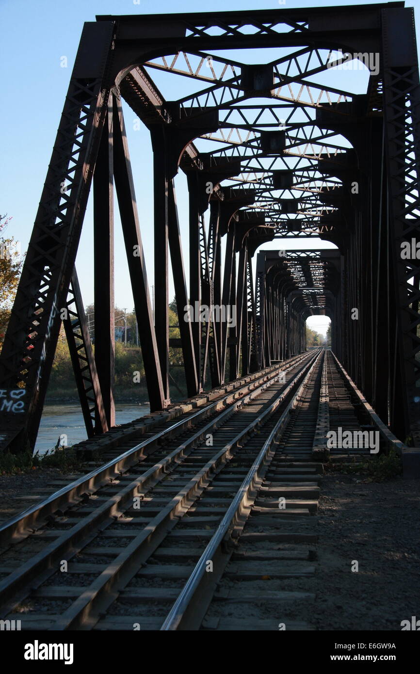 Train track bridge made of metal overpassing a river Stock Photo - Alamy