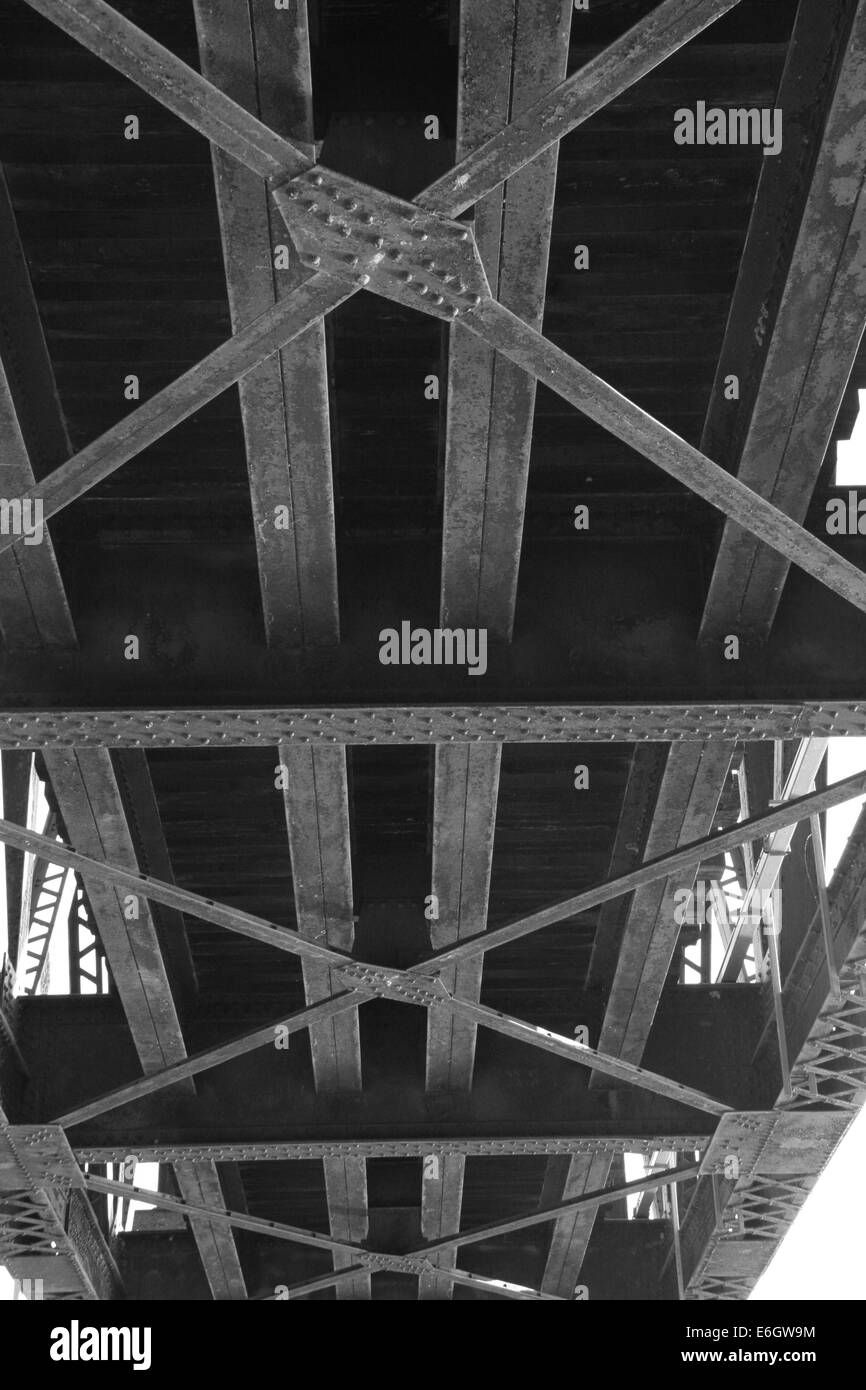 Bridge over train track hi-res stock photography and images - Alamy