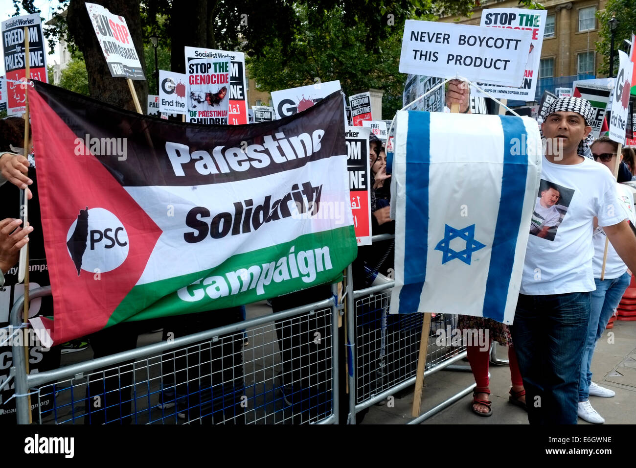 Giant toilet roll hi-res stock photography and images - Alamy