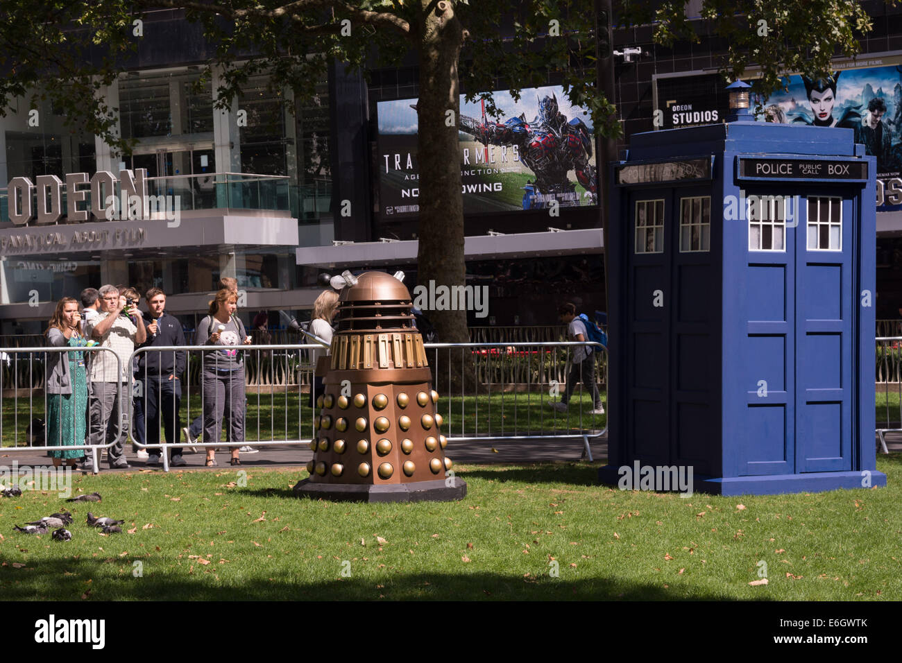 Doctor whos tardis hi-res stock photography and images - Alamy