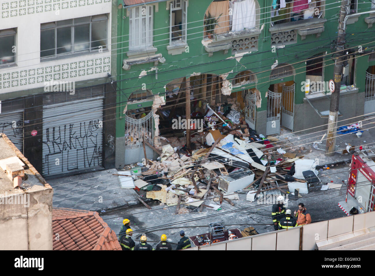Building explosion south america hi-res stock photography and images ...