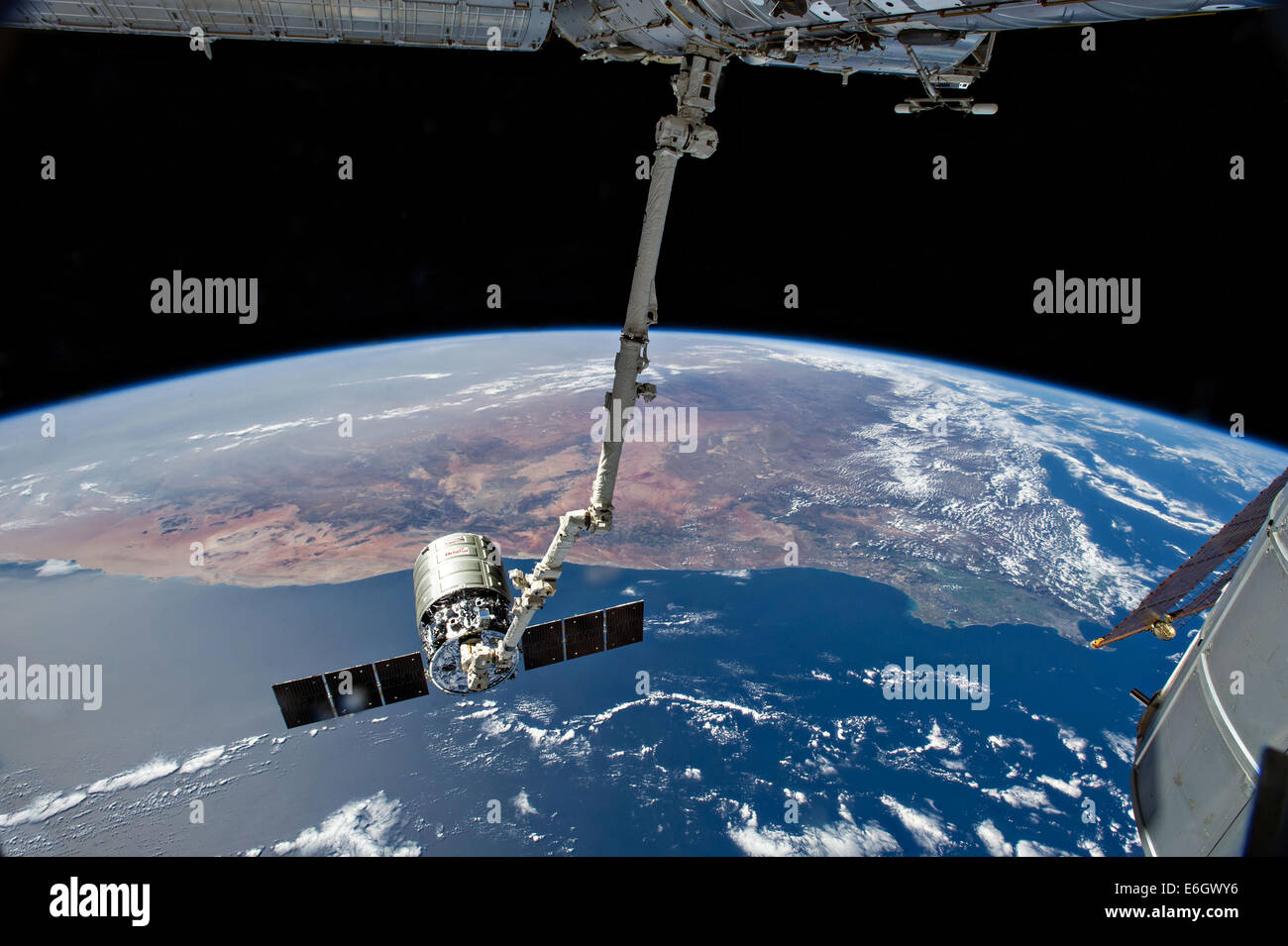 Canadarm hi-res stock photography and images - Alamy