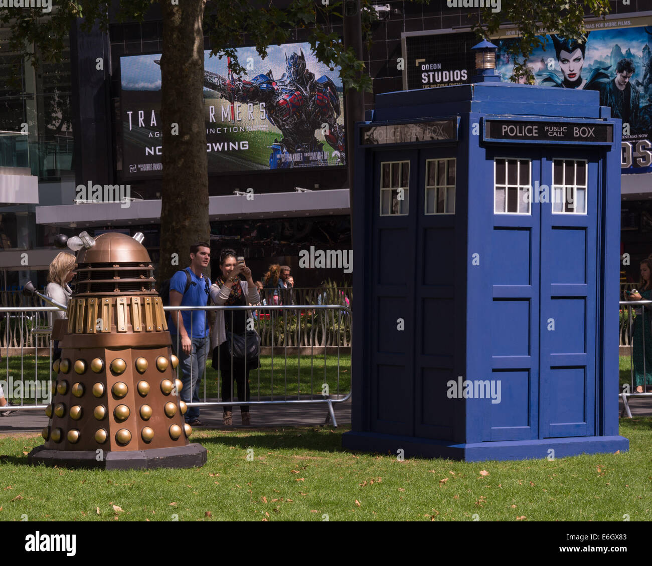 Dr whos tardis hi-res stock photography and images - Alamy