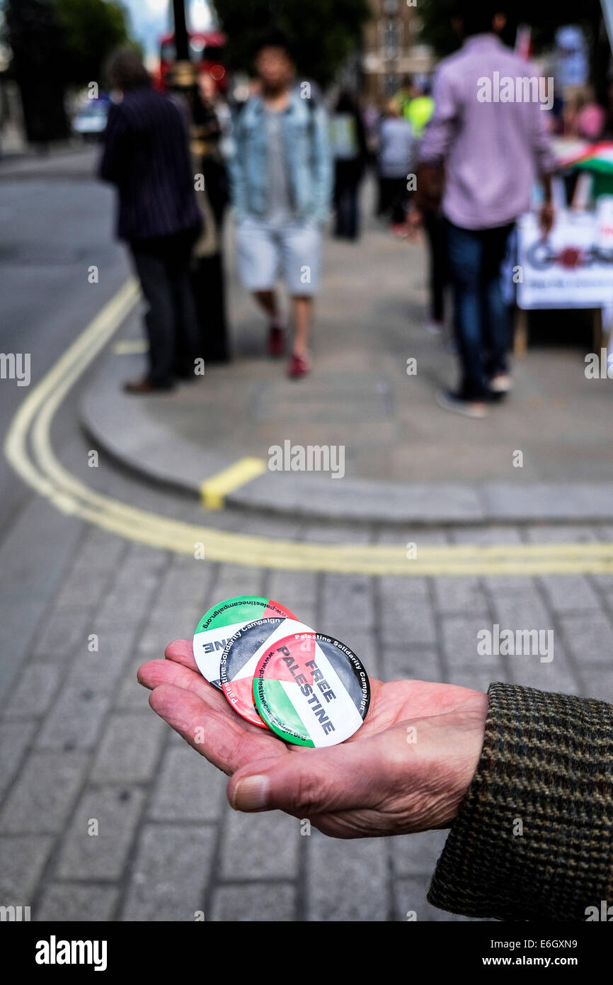 Pro palestine placards hi-res stock photography and images - Alamy