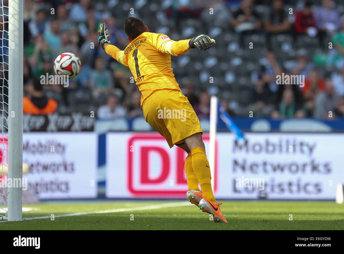 Bremen's goalkeeper Raphael Wolf can't stop the 1-0 goal during the ...