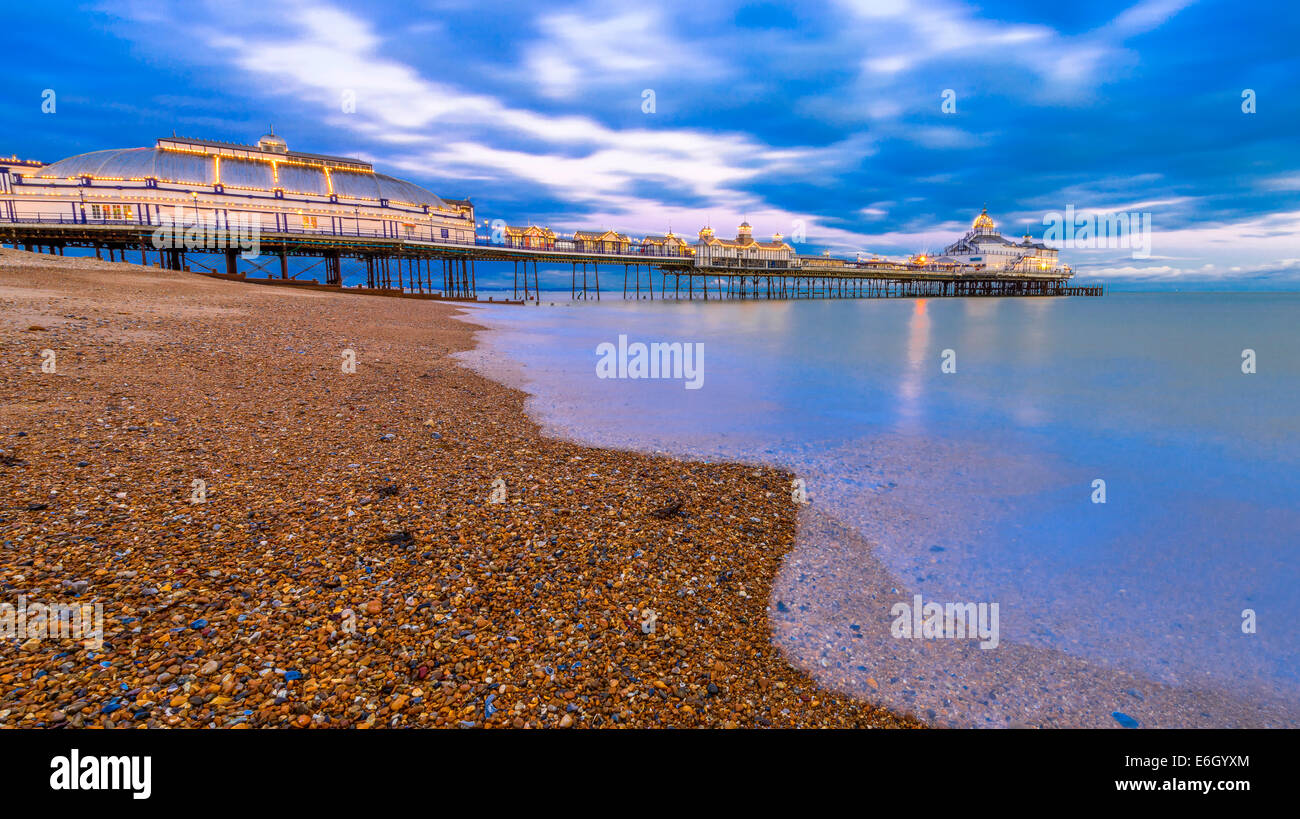 Uk pier beach seascape hi-res stock photography and images - Alamy