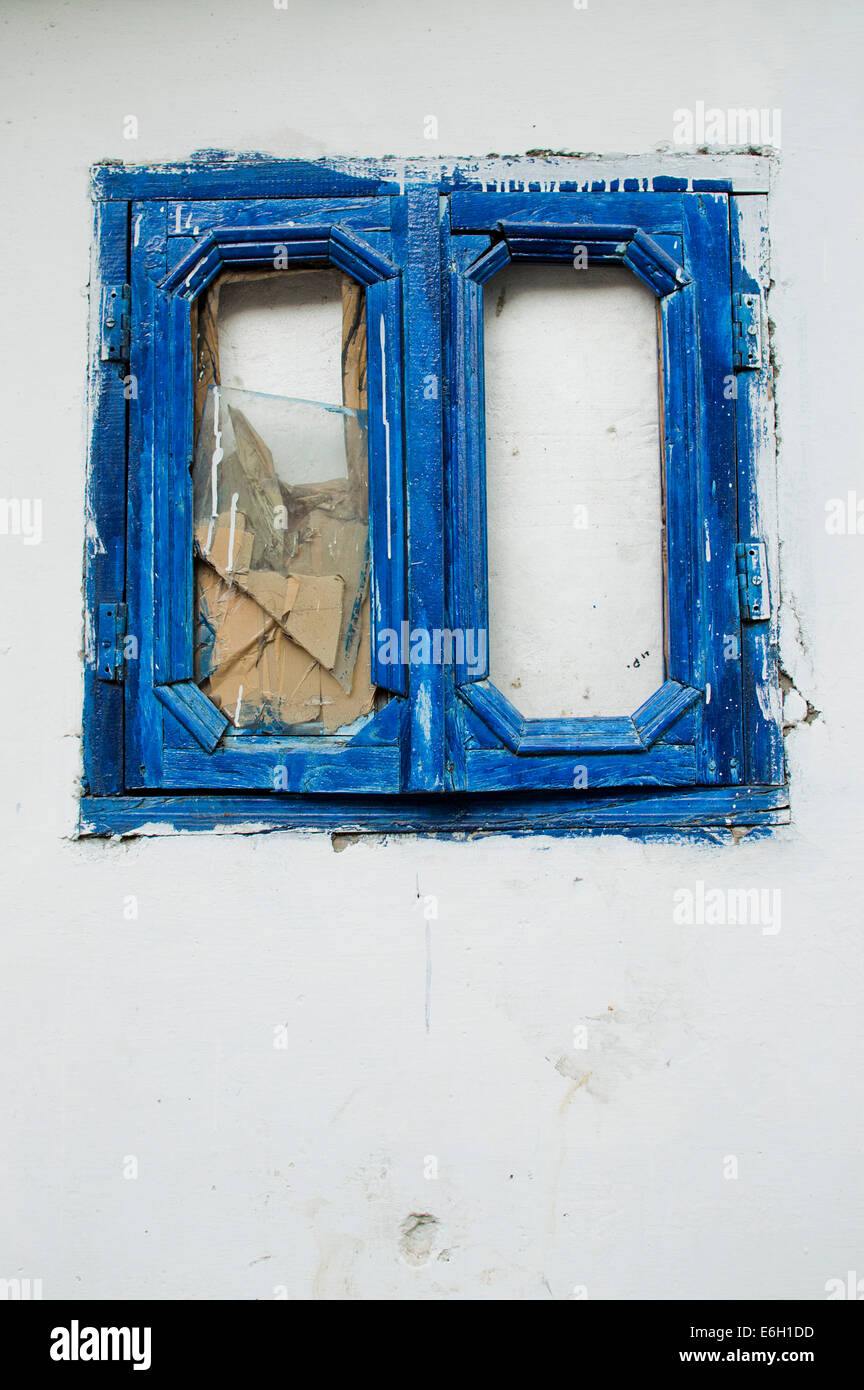 Broken window metaphor hi-res stock photography and images - Alamy