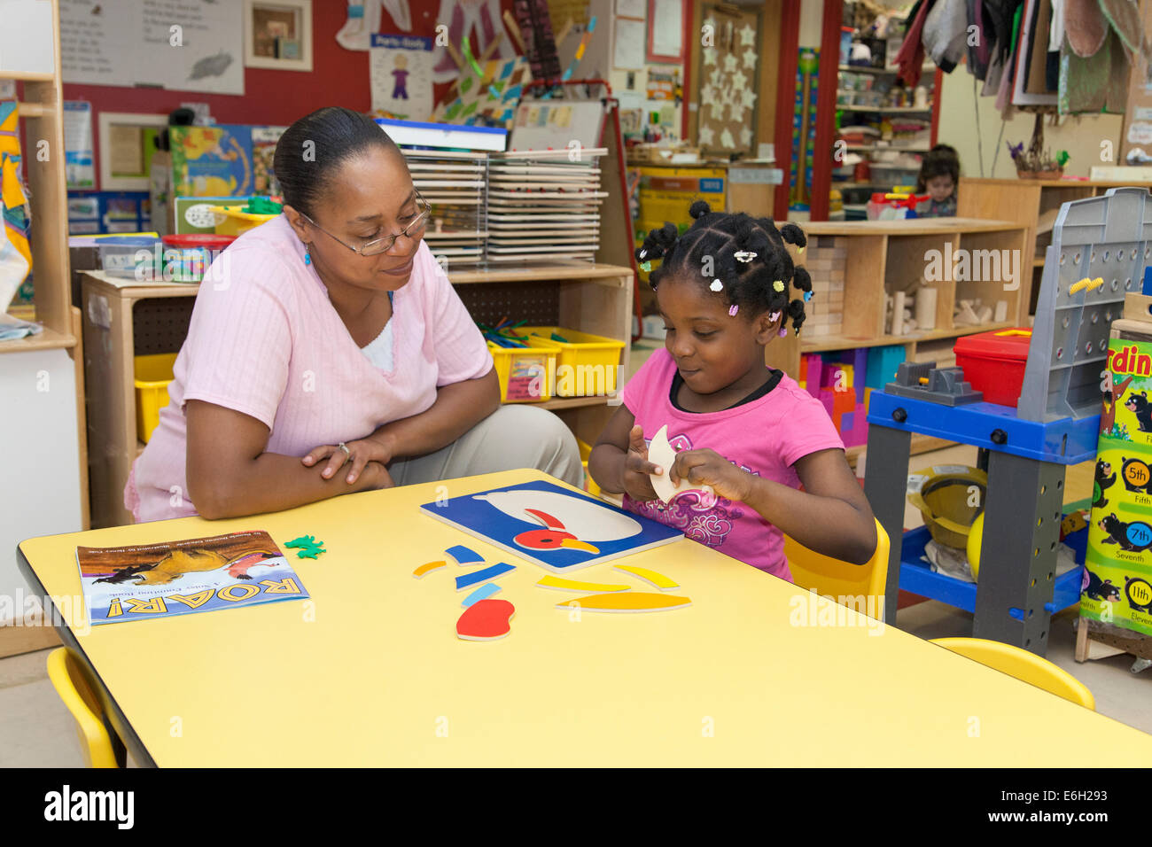 Pre kindergarten classroom teacher hi-res stock photography and images ...