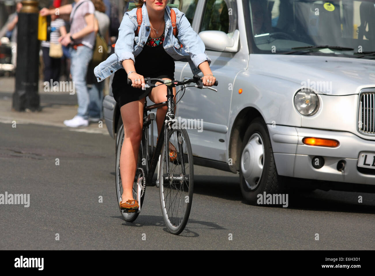 Silver london taxi hi-res stock photography and images - Alamy