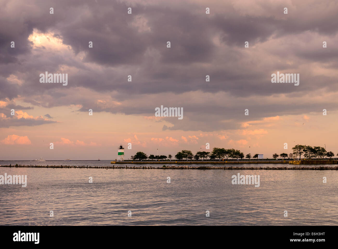 Chicago harbor southeast guidewall light hi-res stock photography and ...