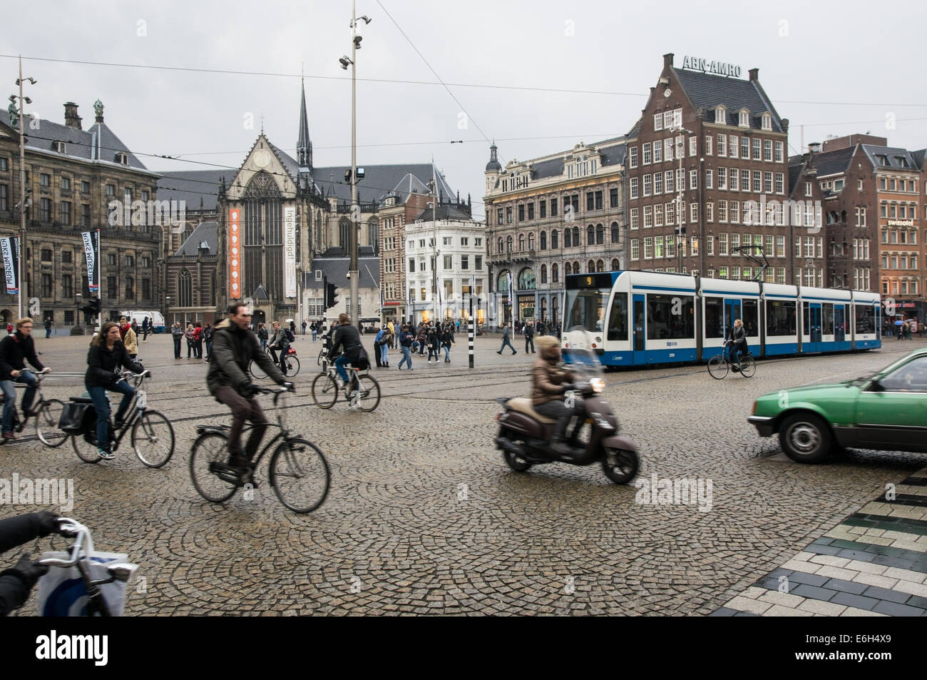 Traffic on the Dam Square in Amsterdam, Netherlands Stock Photo - Alamy
