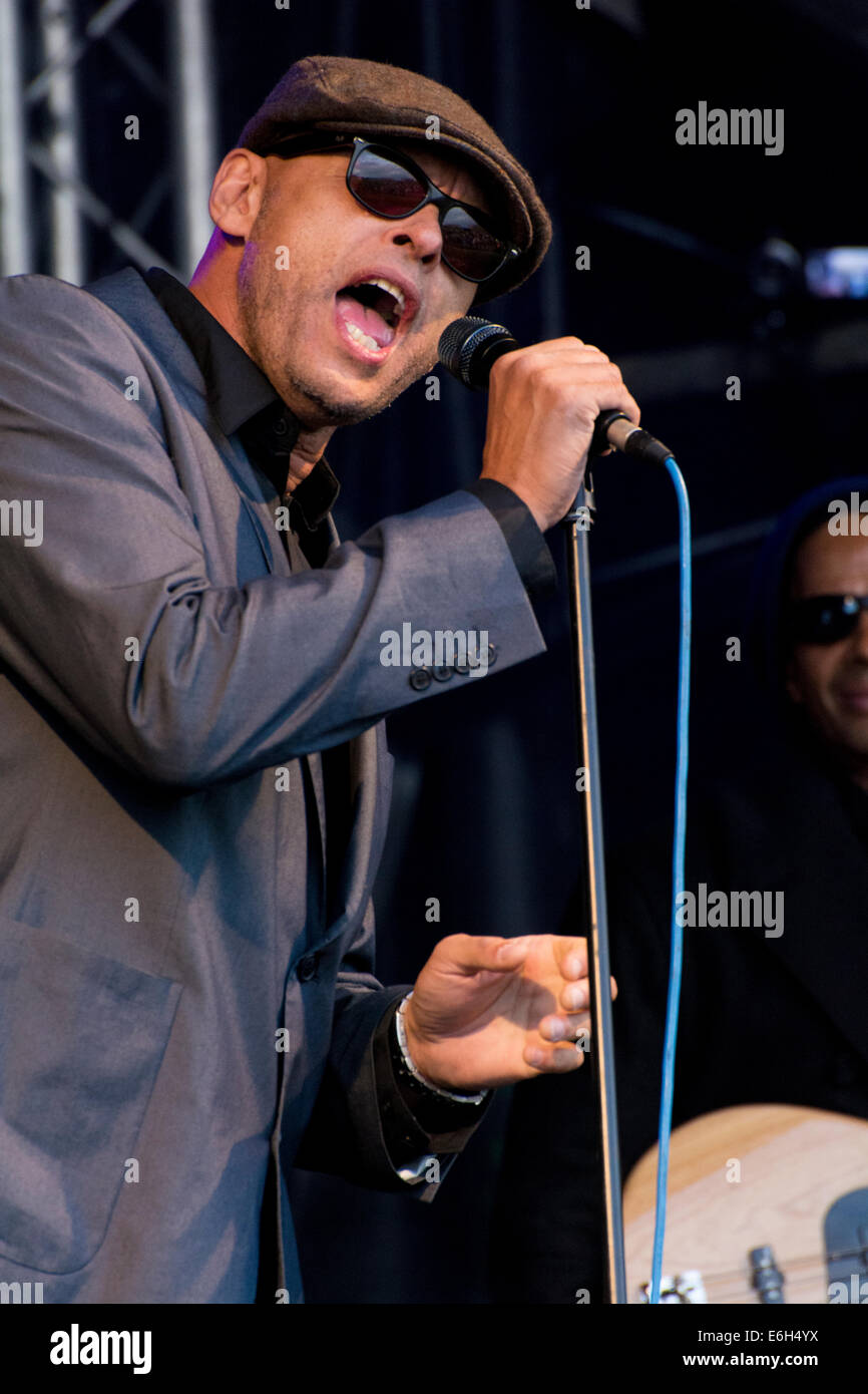 Christians Singing High Resolution Stock Photography and Images - Alamy