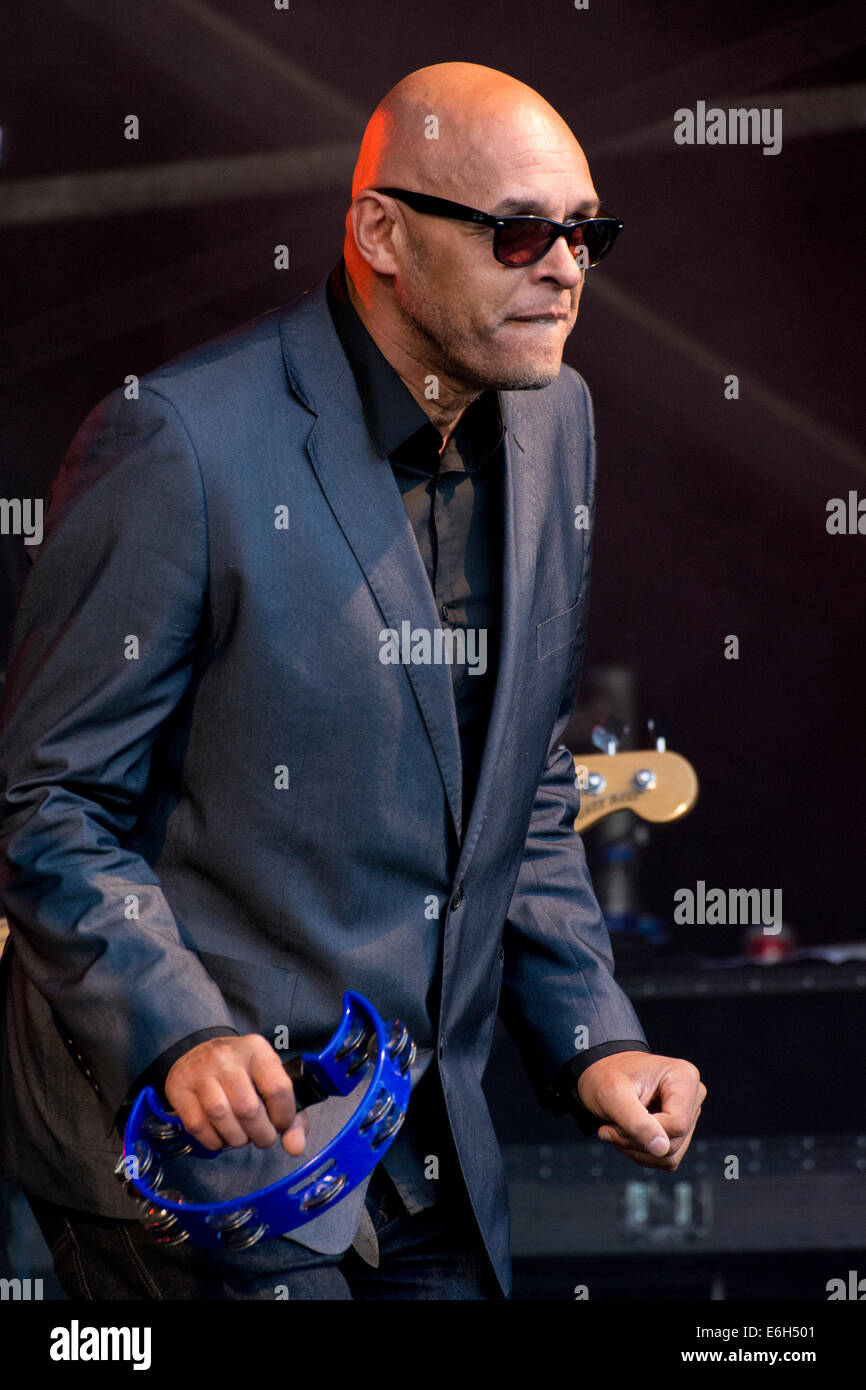 Christians Singing High Resolution Stock Photography and Images - Alamy