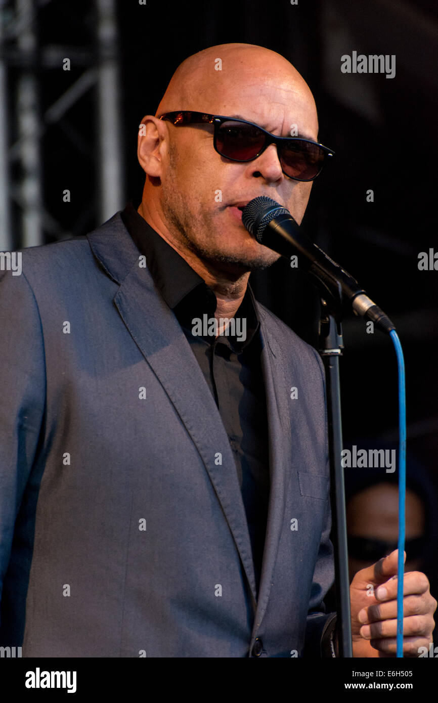 Christians Singing High Resolution Stock Photography and Images - Alamy