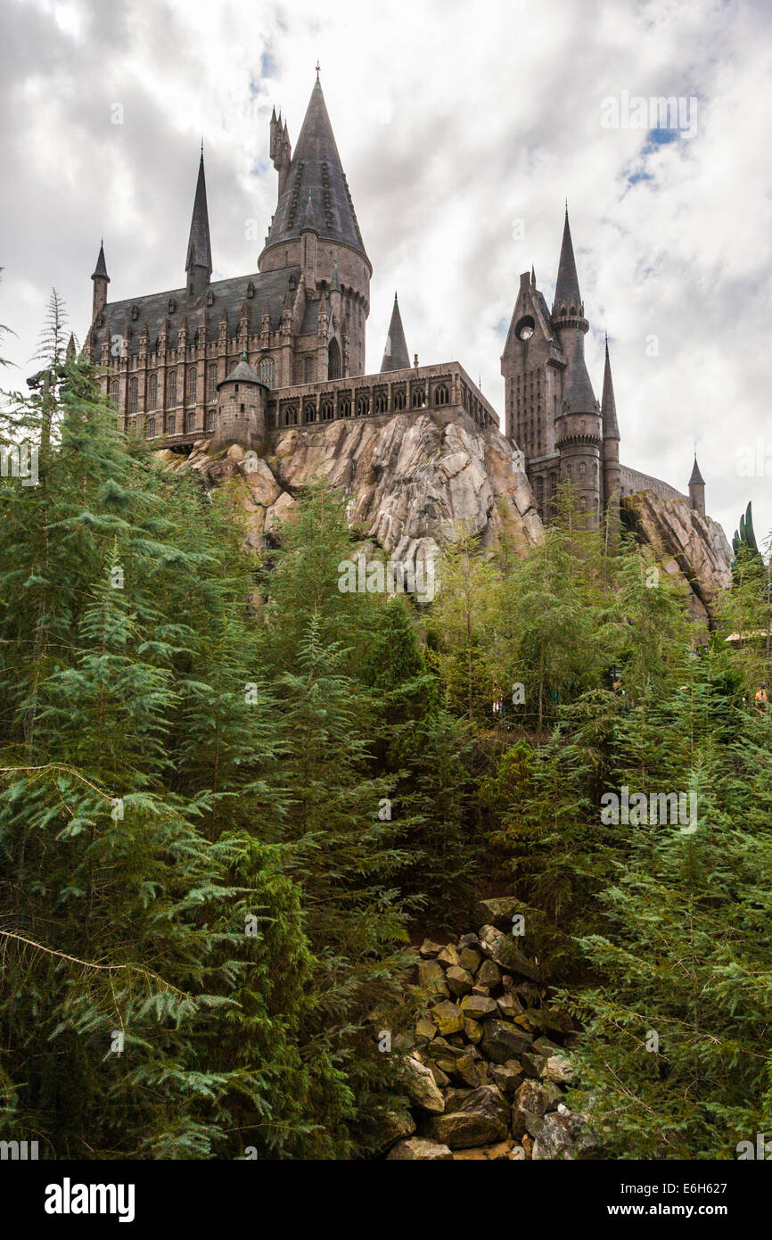 Hogwarts castle hi-res stock photography and images - Alamy