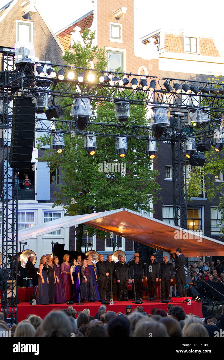 Amsterdam. 23rd Aug, 2014. A concert with the stage built on the Prince ...