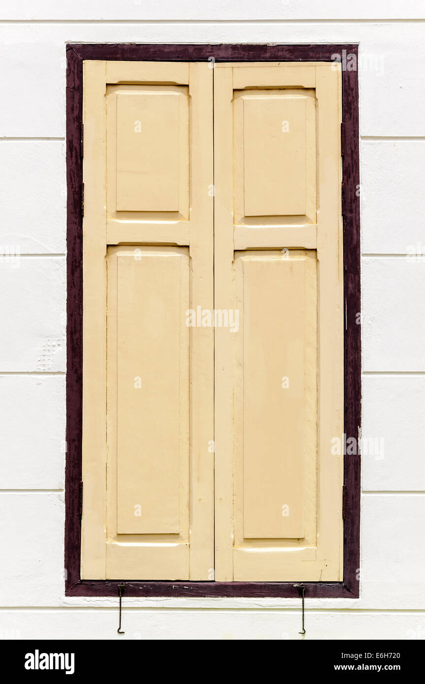 Cream window frame hi-res stock photography and images - Alamy