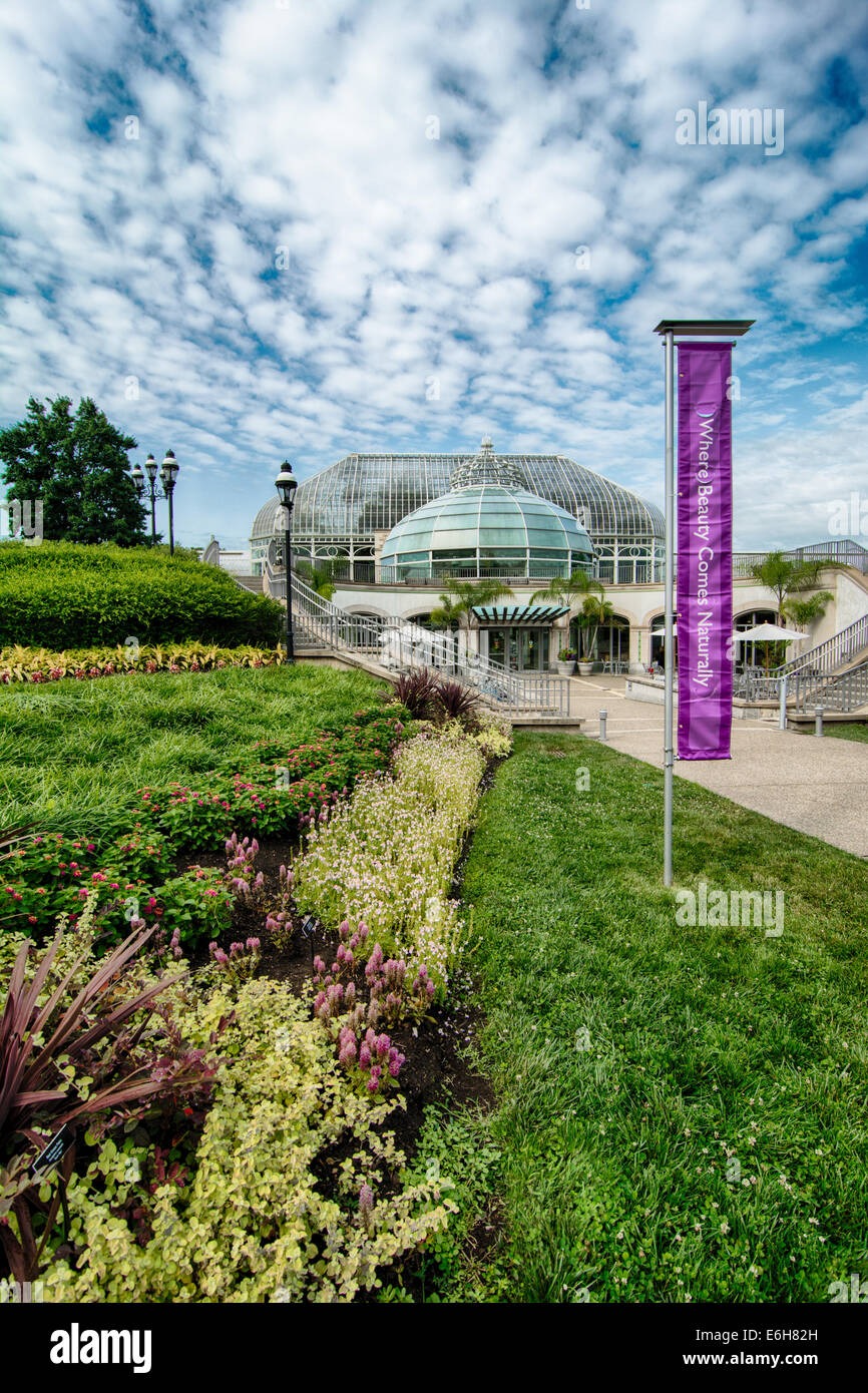 The glass domed entrance to the Phipps Conservatory, Pittsburgh ...