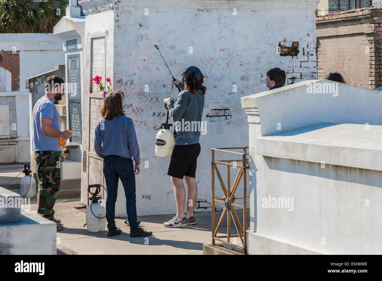 Volunteer work cemetery hi-res stock photography and images - Alamy