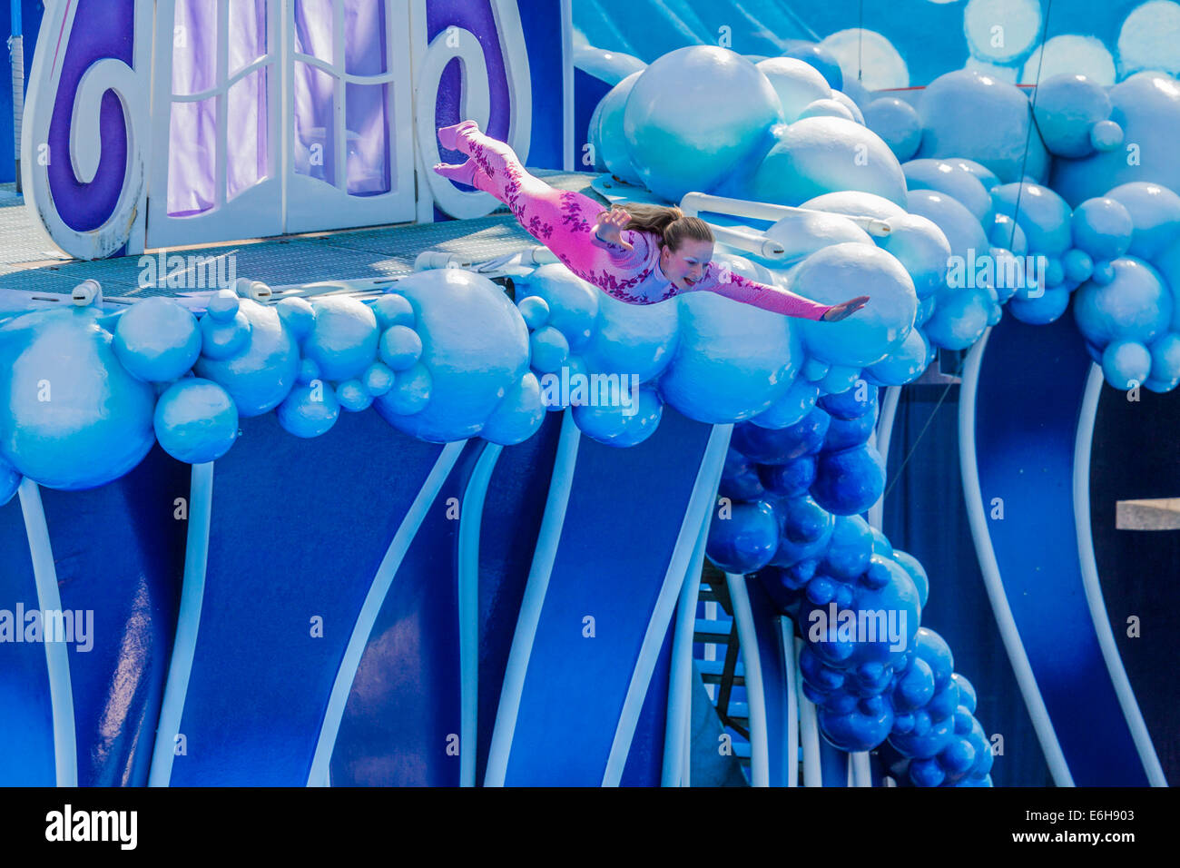 High dive platform hi-res stock photography and images - Alamy